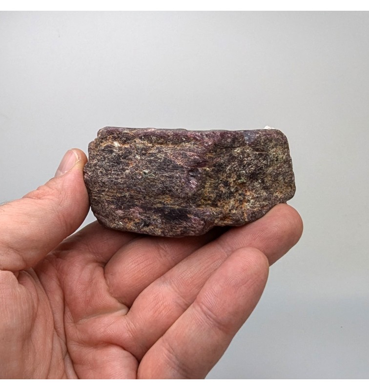 Corundum var ruby, Ampanihy, Madagascar, 284 grams