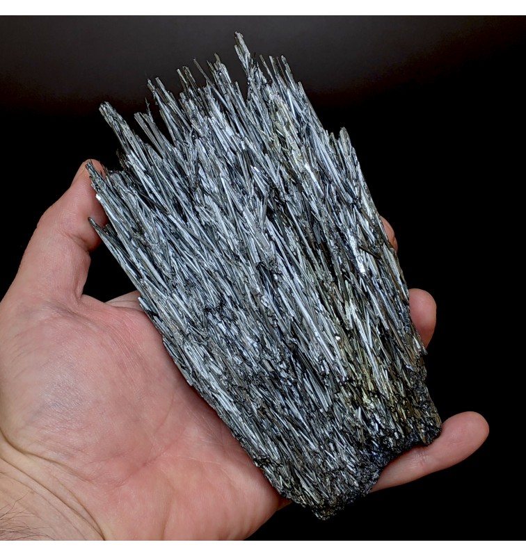Stibine, Roumanie, 584 g